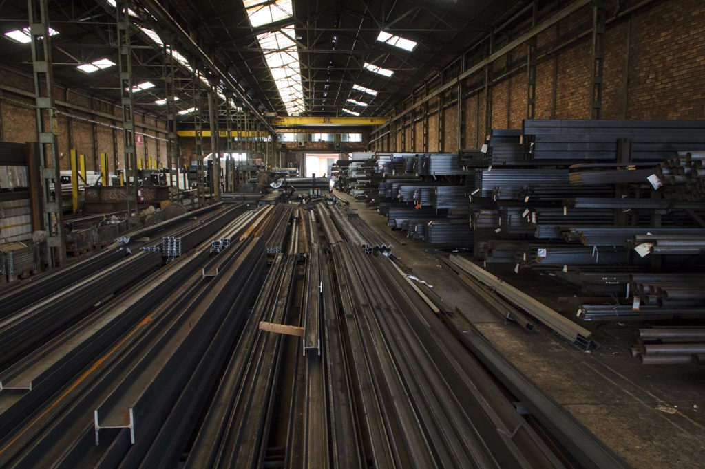 Almacén de hierros y aceros en Barcelona, Sant Boi de Llobregat - Ferros PG